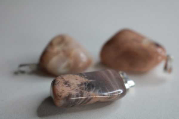 Explorer les propriétés enchanteresses de la pierre de lune - Des minéraux